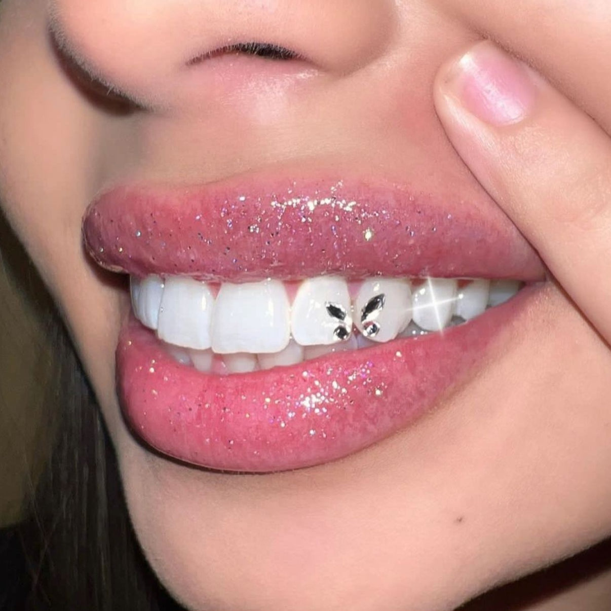 Shine Bright: The Trendy Appeal of Tooth Gems - Leosty