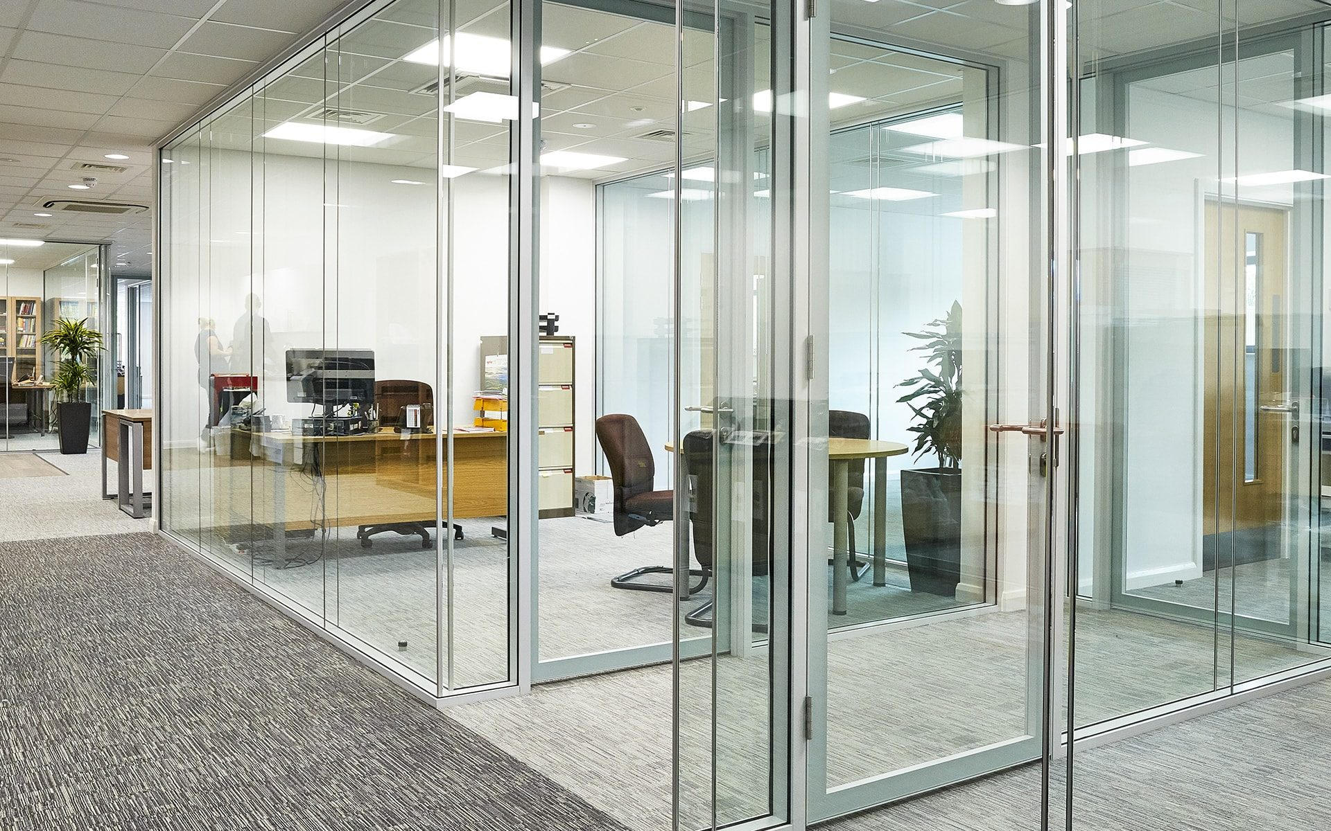 5 Benefits of Installing Glass Partitions in Your Office - Mansion Flip