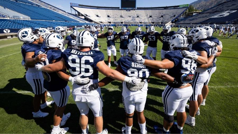 How to Build a Football Roster for Your Team - Sports Magy