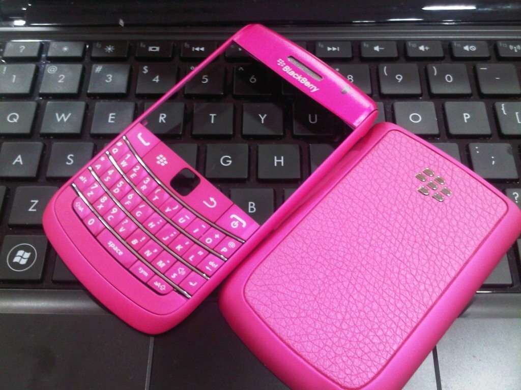 Blackberry 8110 Pink - A New Rocking Mobile Phone - Geniuszone